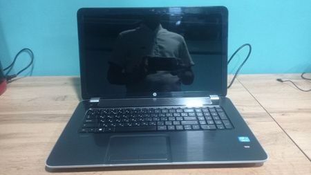 HP pavilion 17.3 core i5