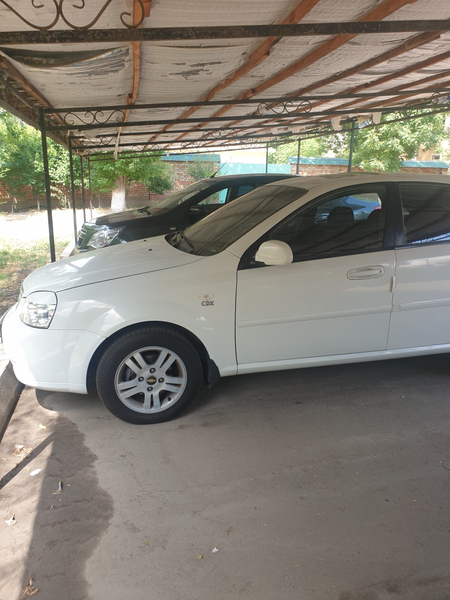 Продается Лассети 1.8  автомат 2009 г