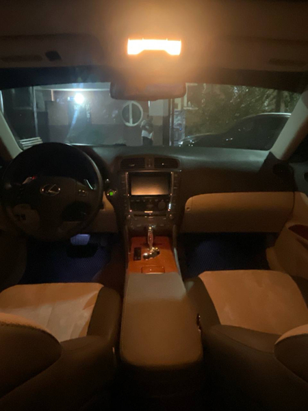 Lexus is 250 sotiladi o’zimmi moshinam