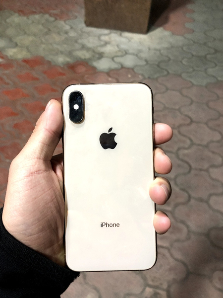 iPhone xs sotiladi