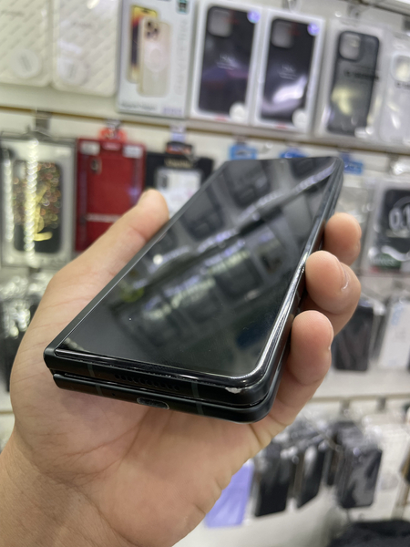 Samsung galaxy Z fold 3