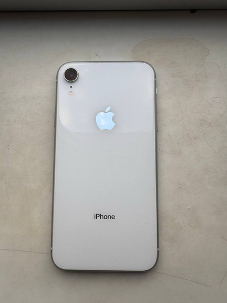 iPhone XR 64 white