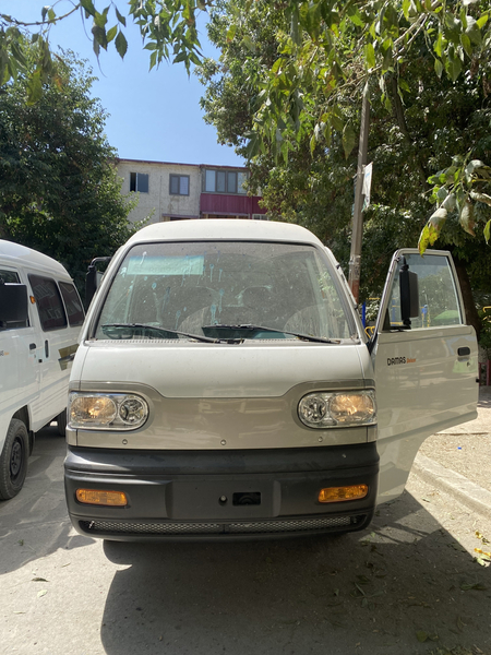 yangi damas sotiladi