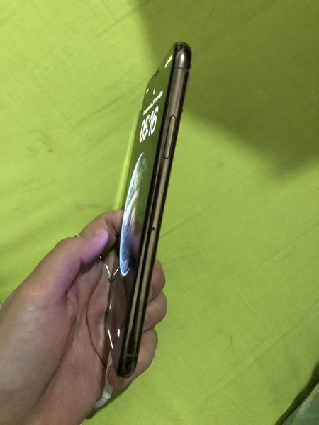 Телефон Iphone xs