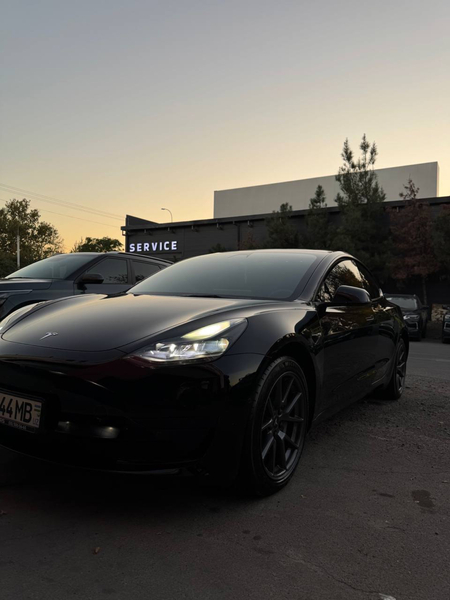 Tesla Model 3 - toza!! SROCHNO SOTILADI