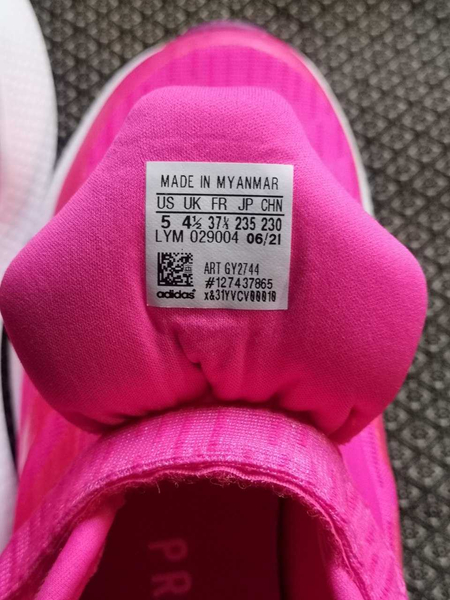 Кроссовки женские Adidas. Новые