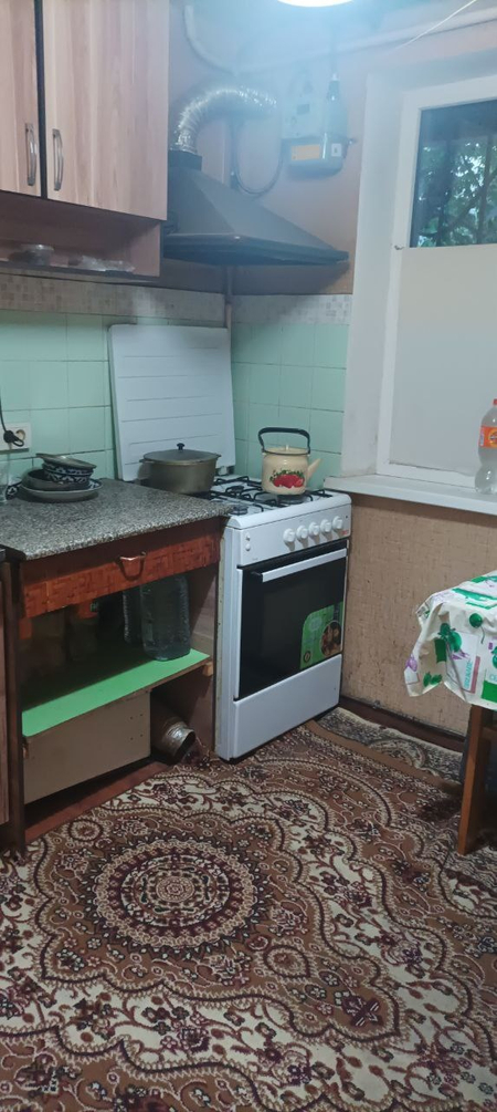 Гагарин кучасида 1 хонали уй.
