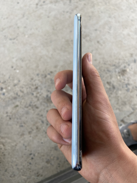 Samsung s20 o‘zi oynasini burchagi singan