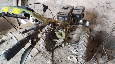 Motokultuvator traktor