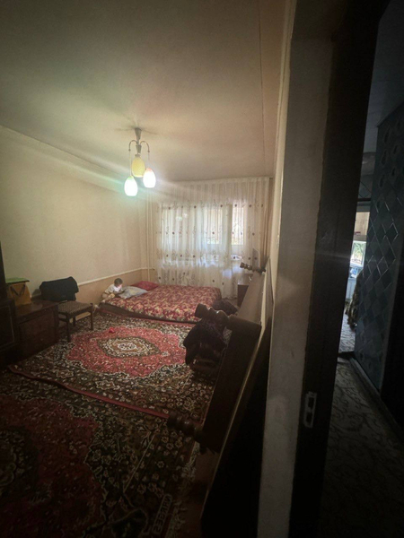 Продается Тансикбаева-1  4/1/4 балкон 2/6 площадь 86 м2 панелний