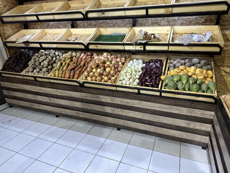Xolmeva rastasi 3.30ga 2.5 boyi eni 80sm\\nEni 80 sm