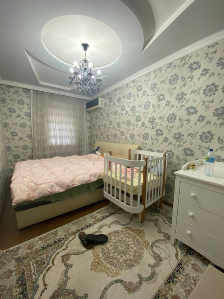 Садык Азимова. 3ком/2этаж.  С ремонтом.  Меб и тех