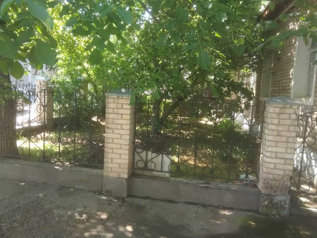 продам два дома вместе