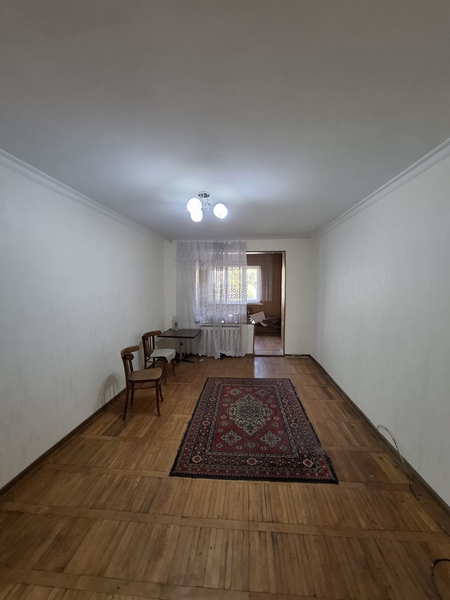 Продаю 2 ком квартира на 2 этаже 4 этажного дома. Авиосозлар 4.