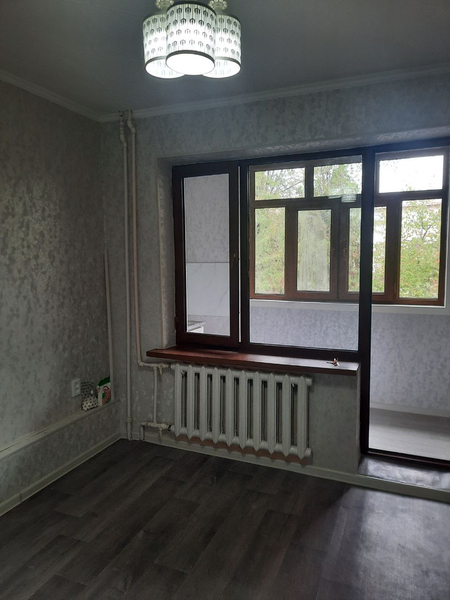 Продаю квартиру в Яшнабадском р-не Авиасозлар-3. 1-ком 2-этаж 4-этажно