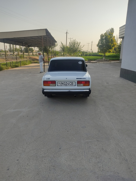 vaz 2107 sotiladi