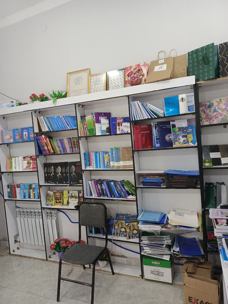 Витрина, прилавки, do'kon uchun polkalar sotiladi