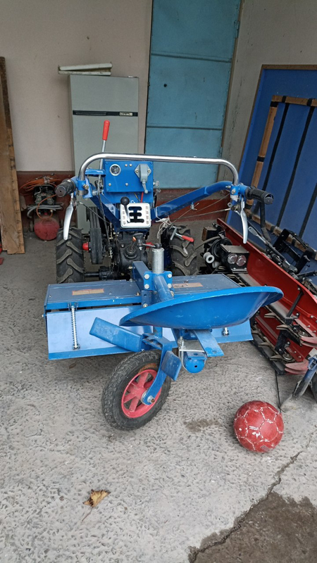 Yer haydaydigan traktor ideal holatda