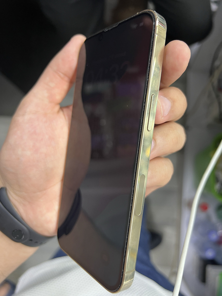 Iphone 13 pro gold