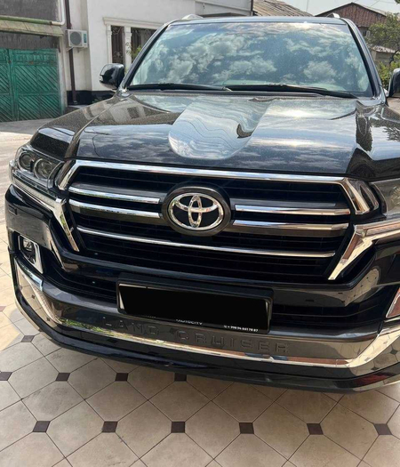 Toyota Land Cruiser 200 V8 2019 год