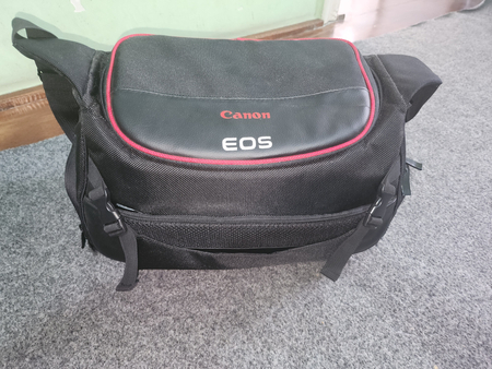 Sumka canon eos sotiladi