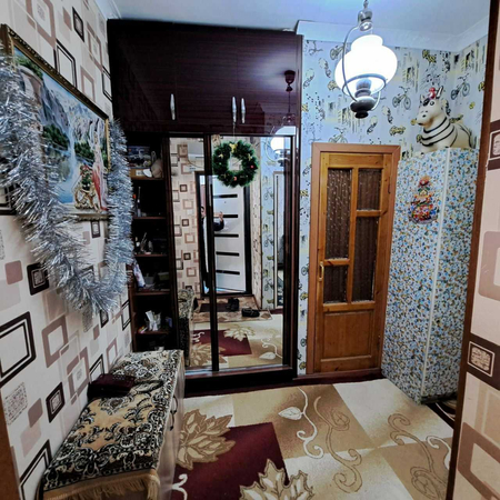 2хонали 65кв 2кават 
5каватли панельни дом 
Барча жихозлари колади
