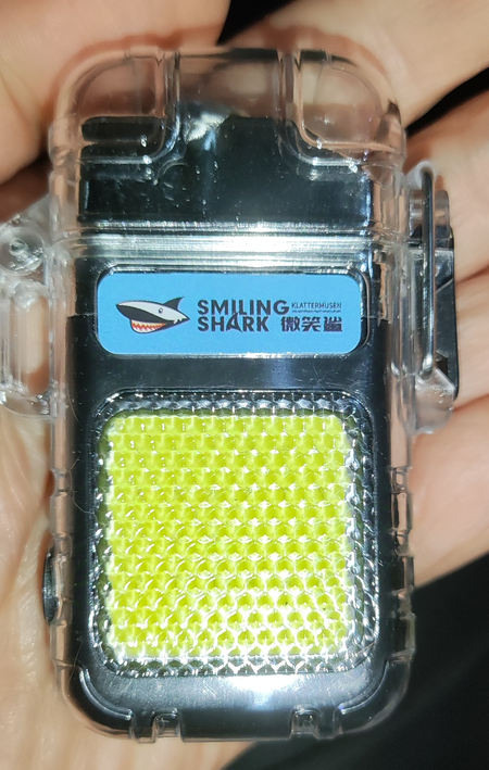 Зажигалка USB с мини-прожектором. С защитой от непогоды. Smiling Shark
