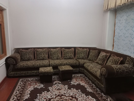 Уголок со столом