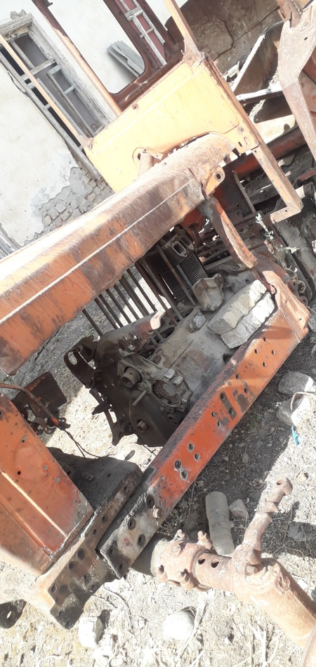 Трактор 28 сотилади