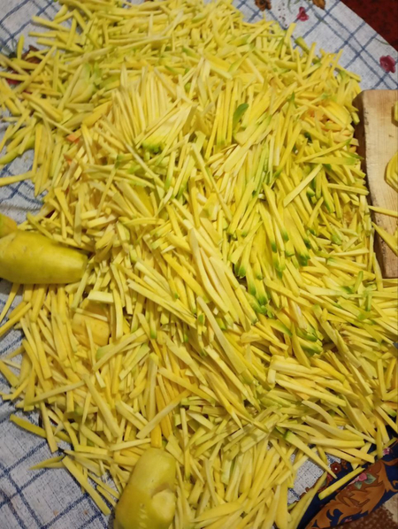 Tayyor to\\\'g\\\'ralgan  sabzi.Toy va marosimlar uchun!