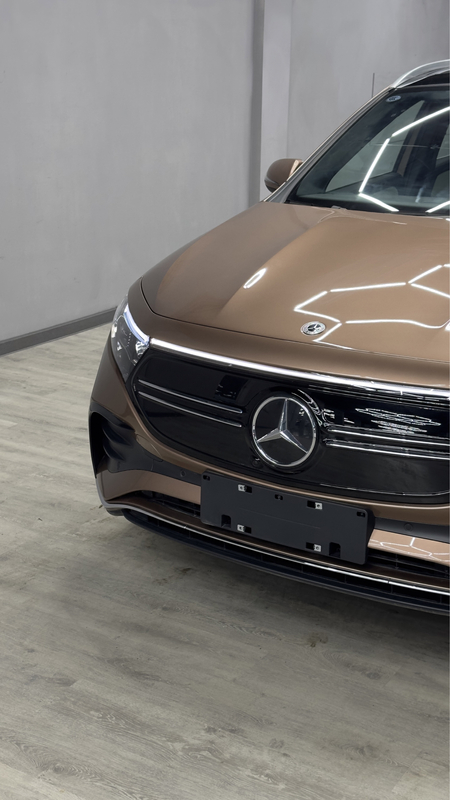 Mercedes Benz EQA300 4matic
