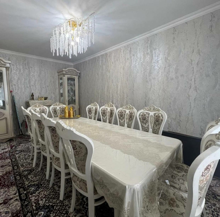 Стол стулья 12 шт.из натурального дерева состояние отличное.продаю дёш