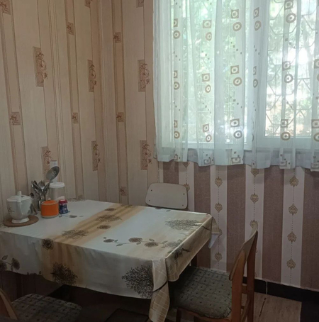 Бодомзорда 1 хона уй оилага ижарага берилади