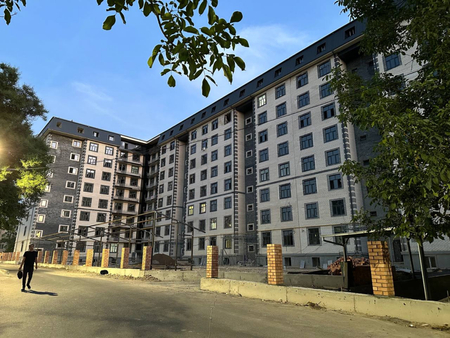 Uchtepada yengi navastroyka srochna sotiladi9qavatli 6chi etaji 55000$