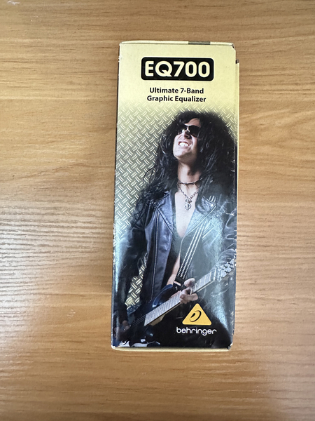 Behringer Графический Эквалайзер EQ700