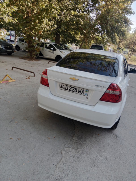 Chevrolet nexia3 sotiladi holati juda yahshi taxida yurmagan metan gaz