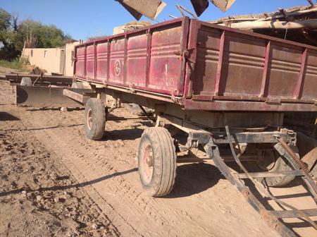 Traktor MTZ hamma narsasi bilan sotiladi