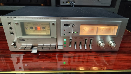 Касетная дека Hitachi D-555