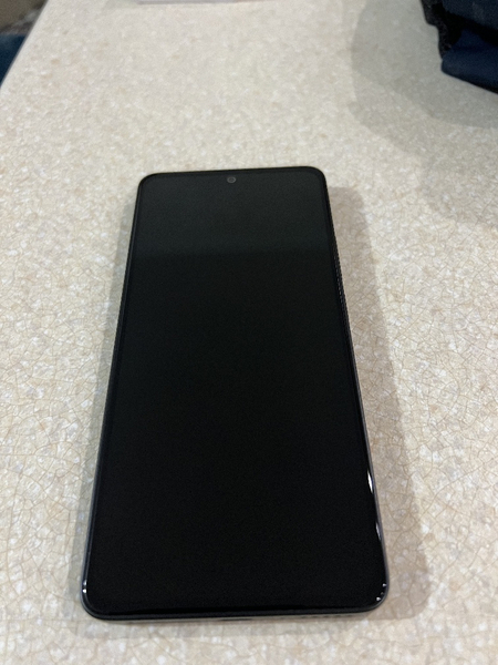 Redmi note 13 ram 8GB xotira 256GB kamera 108 MP