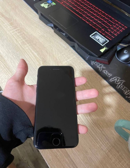 Iphone se……………..64 tali
