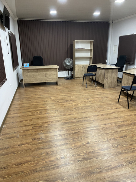 Сдается  офис на втором этаже 40м2. Свой, без посредников