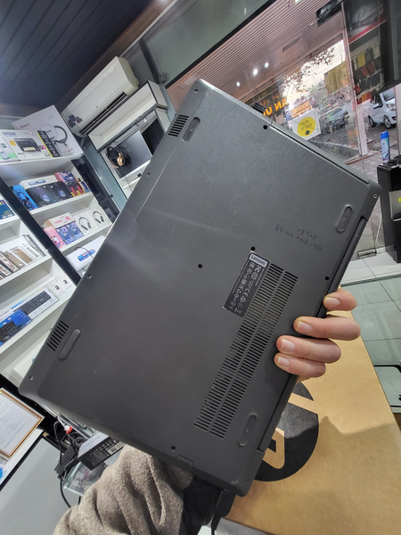Lenovo notebook sotiladi ofis uchun yaxshi