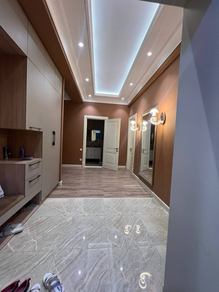 Хамза метро 4 ком 1500$
