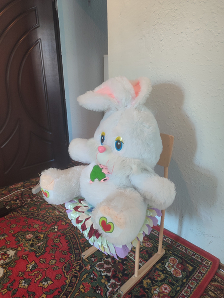 Продаю плюшевого белого зайца
