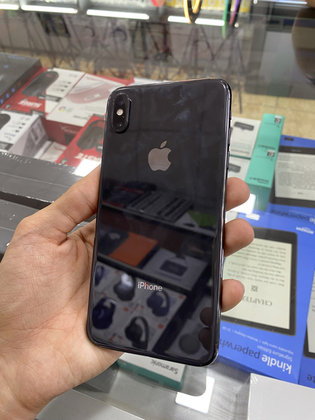 IPhone Xs max сотилвотти нархи зор