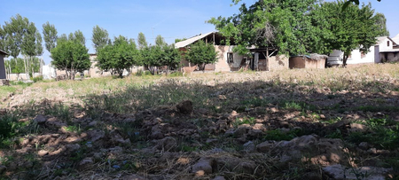 Uy sotiladi ón besh sotix deyarli bitgan