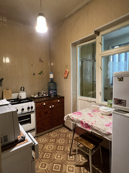 Срочно!!! Продам Юнусабад-15 2/3/4 балкон 2*6 по линии метро