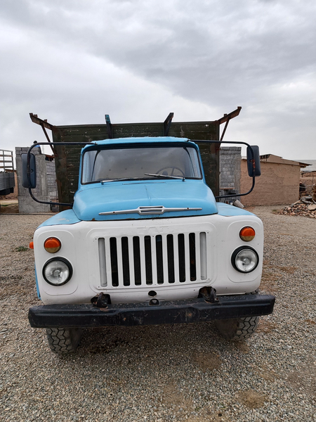 Gaz 53 bortavoy.