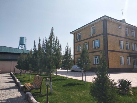 Shahrixon t. 3 qavatli shifoxona binosi bolib to'lash asosida sotuvda