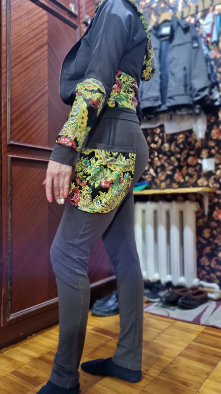 Продаются женские спортивные костюмы